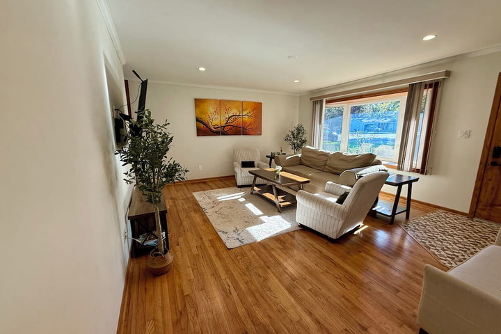 Comfortable 3br Home-prime Video, Wifi, Parking - Hobart, IN