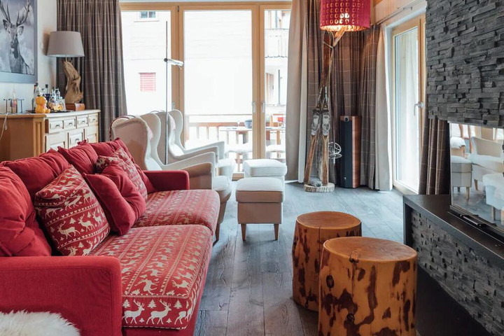 Overlooking The Valley Of Zermatt And Ecstatic Views Of The Matterhorn - Zermatt