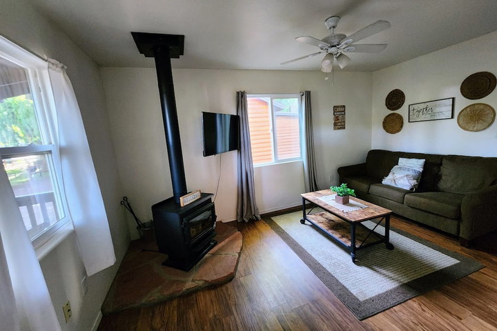 Pines Cabin At The Lazy Oaks Resort - Pinetop-Lakeside, AZ