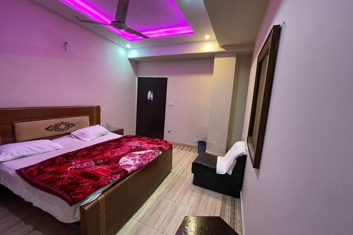 The Palace Inn Hotel With In Peaceful Lahore - Lahore