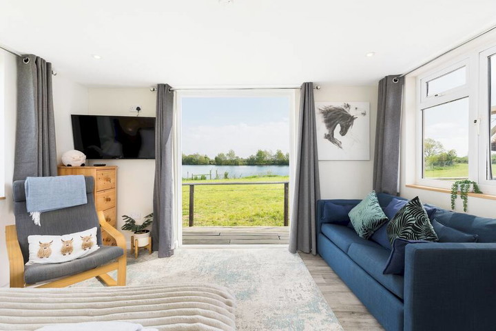 Cosy Cabin With Hot Tub And Lakeview In Cotswolds - Pass The Keys - Bibury