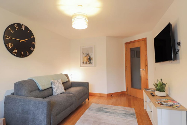 39 Knocknagael, Pet Friendly In Inverness - Loch Ness
