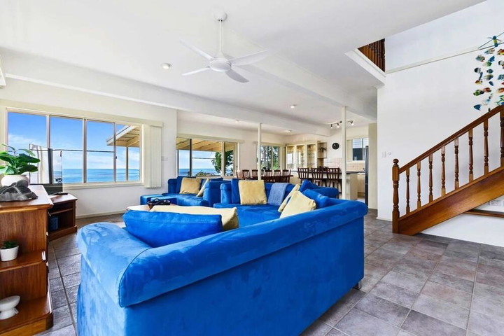 Sandbar On Moreton Waterfront -5 Bedrms-3 Baths-sleeps 10-wifi-2 Tvs-linens - Toogoom