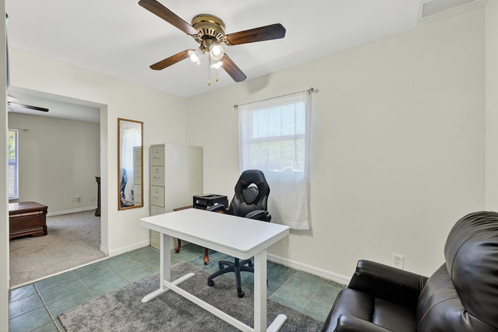 Spacious Home With 7 Beds, Home Gym, Office With Oversized Backyard. - Fort Myers, FL