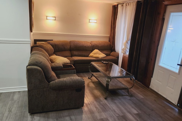 Fully Furnished House For Rent For 6 To 8 People - Laval