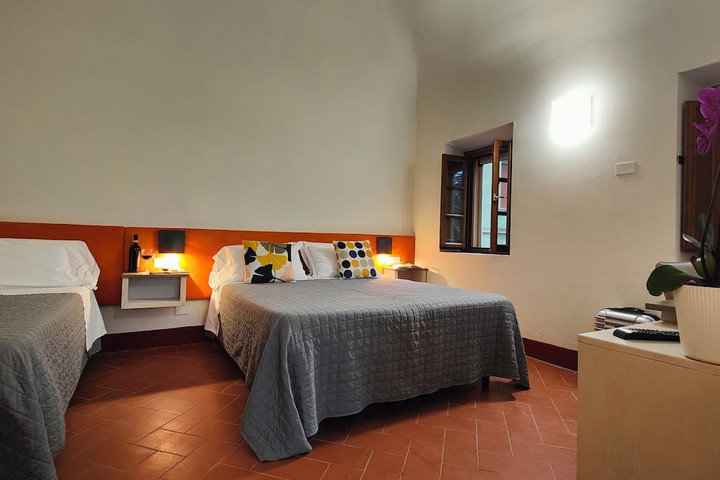A Comfortable Standard Triple Room Just A Stone's Throw From The Center Of Volterra - Volterra
