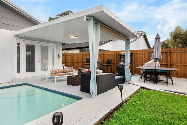Gulf Coast Get-away! Heated Pool, Sleeps 10! 69th - Pinellas Park, FL