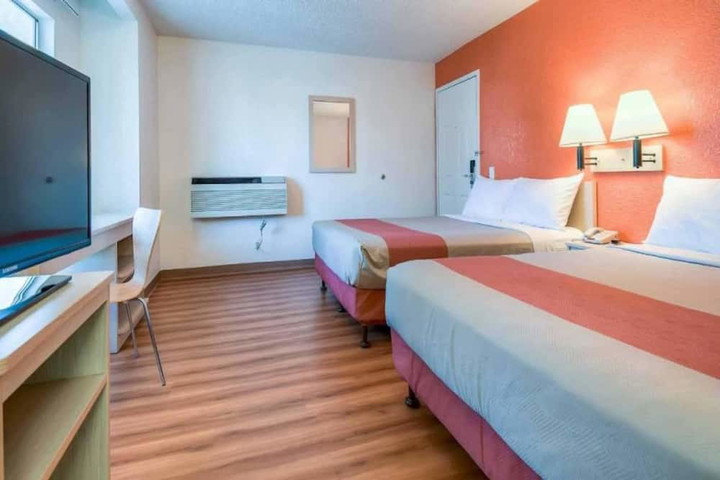 2 Full Beds | Mini Fridge - Pomona, CA