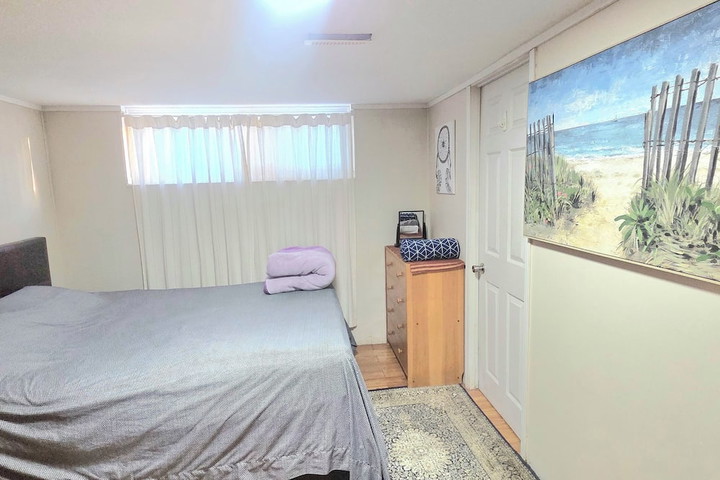 Entire ; Private Suite Bsmt & Parking - Markham