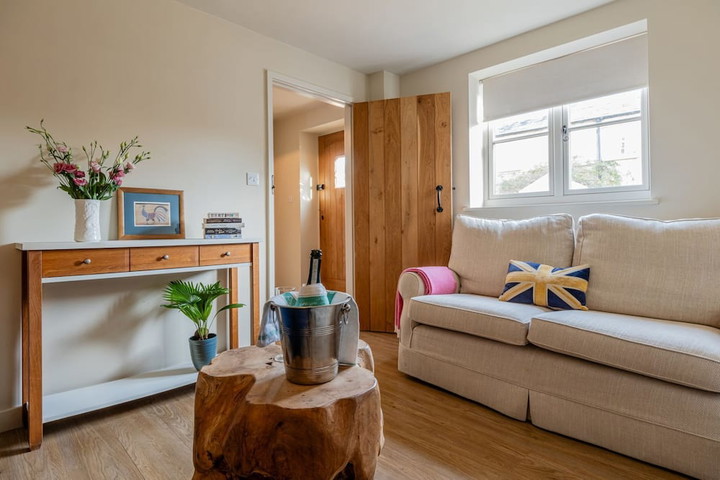 Dog Friendly Cottage With Hot Tub - King's Cottage - Oxfordshire