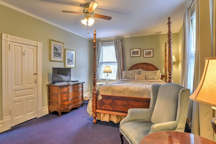Find Genuine Southern Hospitality In Hendersonville At The 1898 Waverly Inn. - Hendersonville, NC