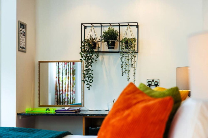 Charming Double Room Courtyard View - Cardiff