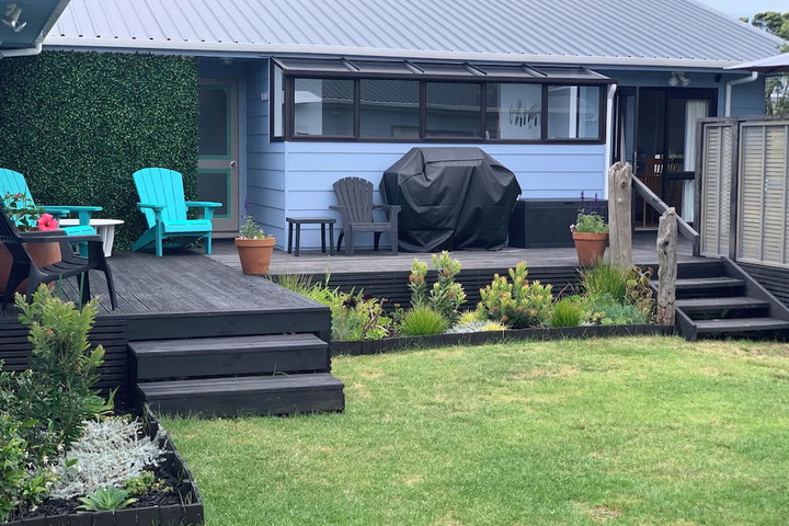 Beach Road Bach Is A Newly Renovated Guesthouse Across The Street From The Beach - Paraparaumu