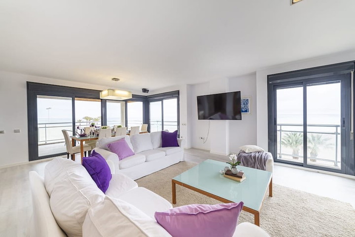 Magnífico áTico 270 M2 Primerísima Línea De Playa. Espectaculares Vistas Al Mar - Aguadulce
