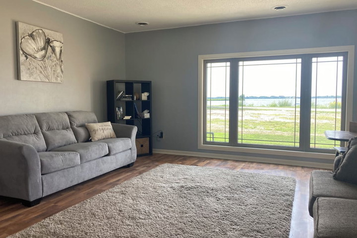 Cozy Beach Cottage. Great Lake Views. Lake Access! Sleeps 6 Efficiently. - Iowa