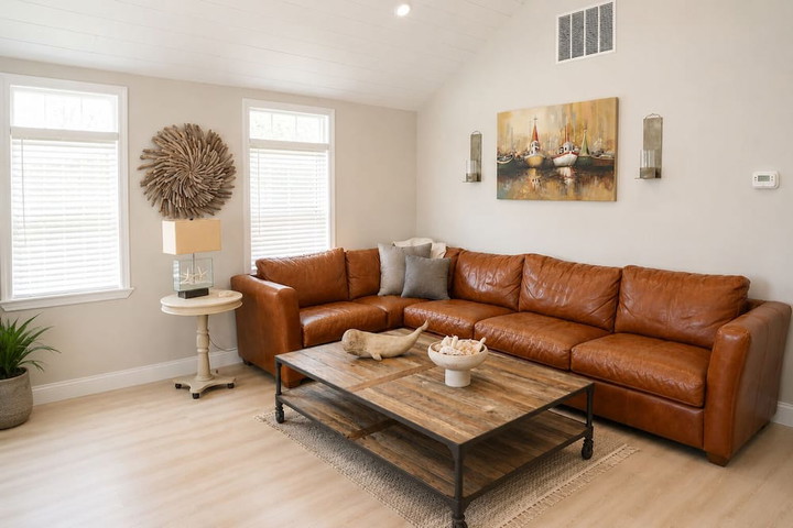Haylie's Haven Coastal Style Retreat King Suite Sleeps 6 - Kokomo, IN