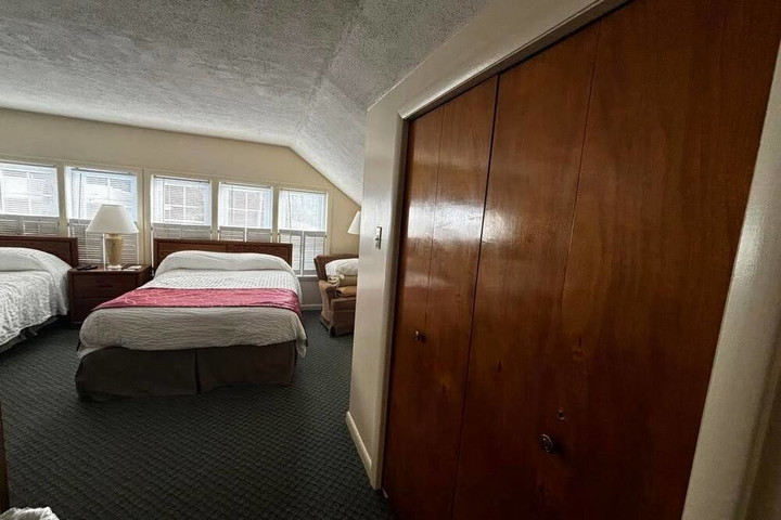 Cozy 1-bedroom Hotel Room, Hamilton - #345 Cayuga - Hamilton, NY