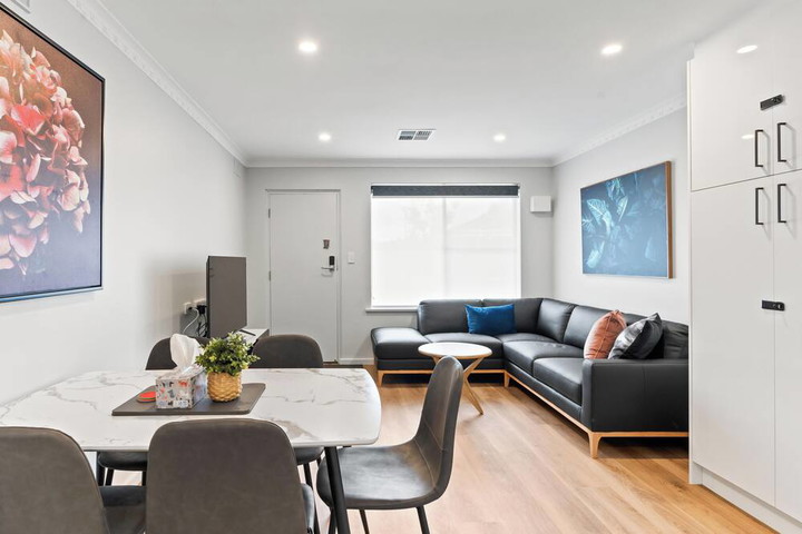 Rest Easy In This Cozy, Quiet And Secure, 2 Bedroom Unit In Payneham South With No Stairs. Linen Hire Included + Aircon Throughout. Easy Carport Parking & Free Unlimited Wifi Too! - Adelaide