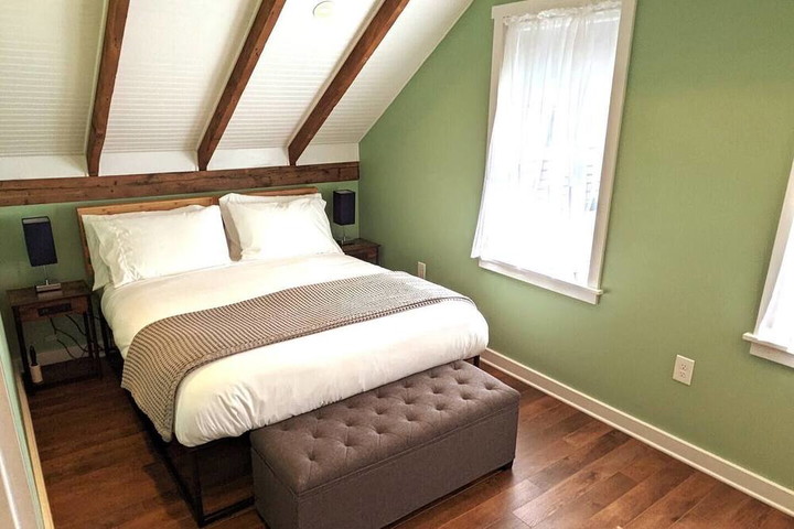Walkable Elmwood Cottage, No Chores 2bath 2br 2car - Buffalo, NY