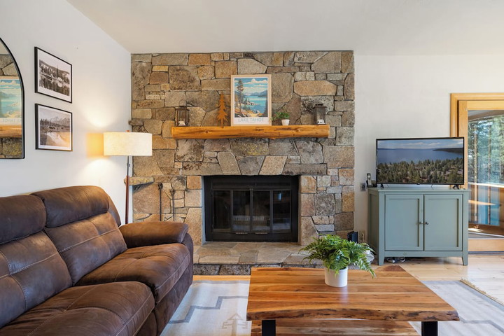 Hot Tub - Game Room - 14 Beds - Across From Lake Tahoe - Tahoe City, CA