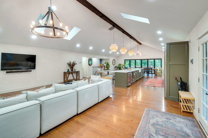 Hot Tub & Theater Room: Getaway In Falling Waters - Hagerstown, MD