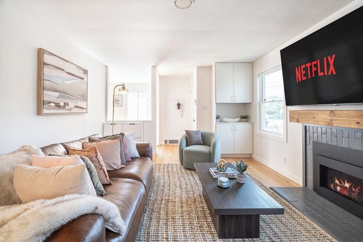 Walkable Modern In/outdoor Elegance +Pool Table - Sausalito