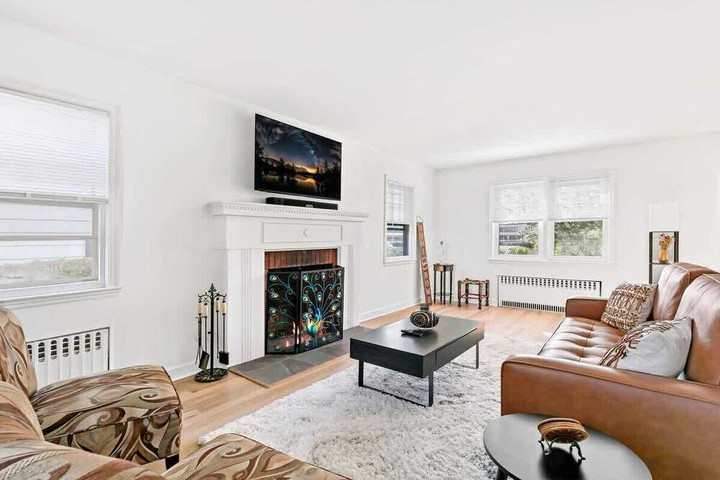 Near Nyc ~ Fire Pit, Backyard & Parking - Dobbs Ferry, NY