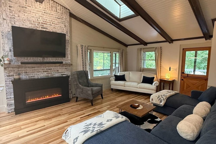 Highlands Mountain Hideaway. Views, Fireplace & Minutes To Downtown. - Highlands, NC