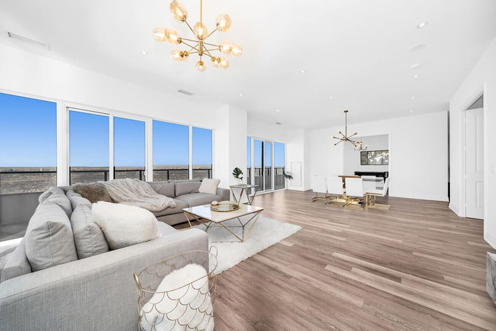 Luxury Penthouse Suite - Mississauga