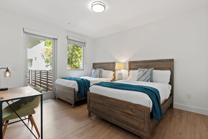 Emerald Oasis' Upscale & Serene Retreat - Walk To Beach & Pool & Gym - Los Angeles