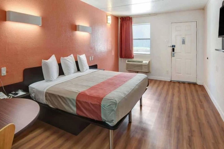 1 Queen Bed | Non-smoking - Irving, TX