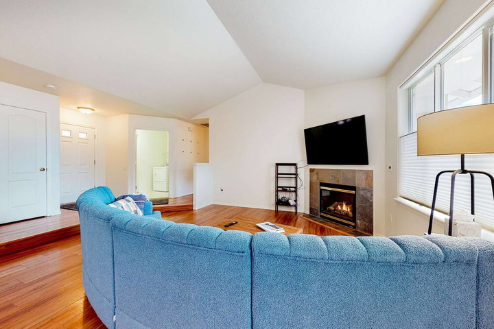 Dog-friendly Home With Enclosed Yard, Fireplace, W&d, Central Ac, & Streaming - Redmond, OR