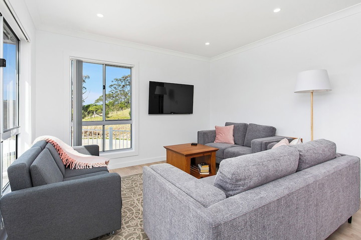Breathtaking Hilltop Cabin 1 - A Home Away From Home - Kiama
