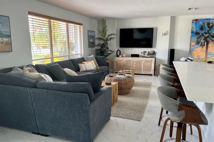 A Happy Place Waiting For You. Just 7 Minutes Away From Fishermans Village! - Punta Gorda, FL