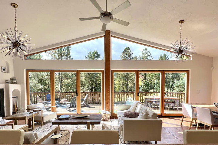 Modern, 15 Private Acres, 2 Woodstoves W/wood Incl, Ev & Rv Hookups, Bunk Room - Eagle Nest, NM