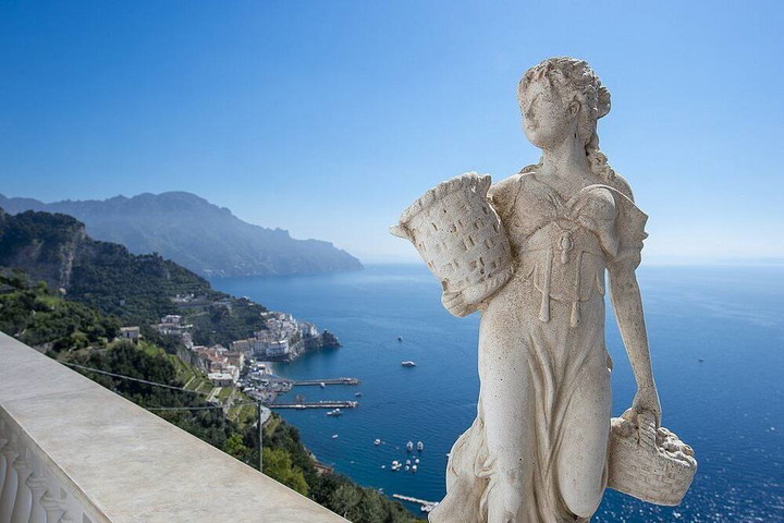 Villa Madreluna: A Spacious Three-story Villa Located On The High Coast In Front Of The Sea, With Free Wi-fi. - Amalfi