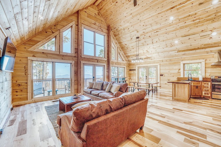 Family Retreat In This Gorgeous Log Cabin Overlooking The Arkansas Grand Canyon! - Jasper, AR