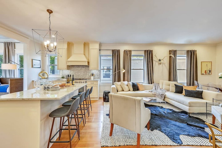Cozy 5br Jamaica Plain | Walk To T & Downtown - Boston, MA