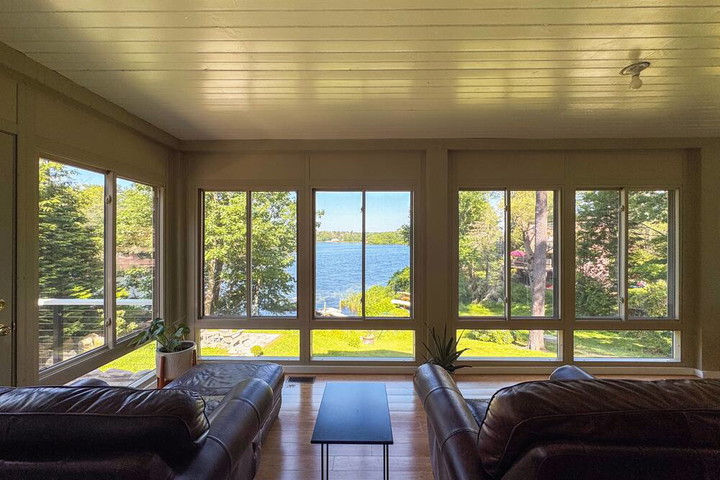 Spacious Lakefront Escape W/ 3 Baths + Bonus Bed - Massachusetts