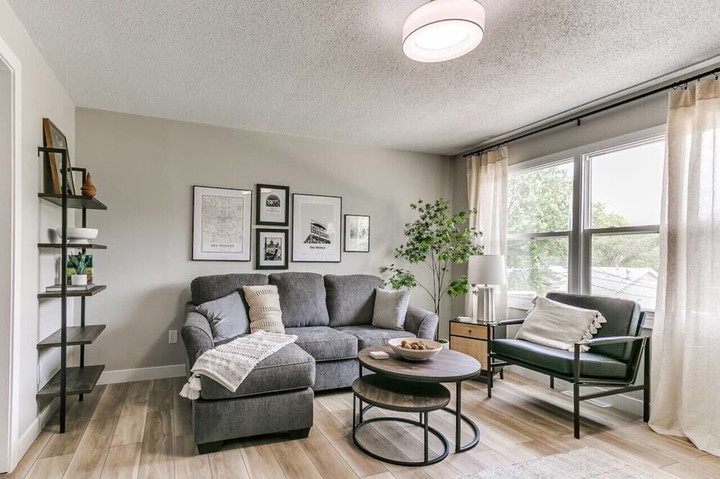 Elegant 4br Split Foyer - Luxe Living - Des Moines, IA