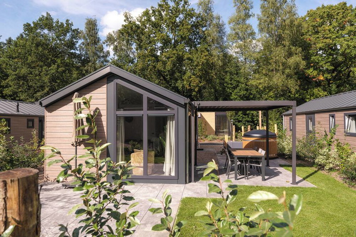 The Doornenburg Lodge Comfort Met Hottub Is A Cosy And Well-equipped Holiday Home For 6 Guests In The Veluwe Region, Complete With A Private Hot Tub, Sunny Terrace And Everything You Need For A Truly Relaxing Break. - Deventer