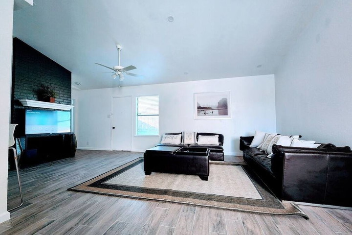 Spacious Family Home In Round Rock W/private Yard - Leander, TX