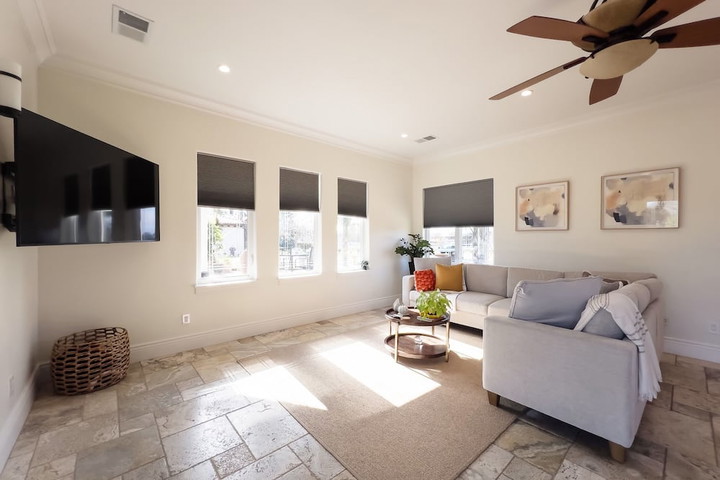 Serene 1-bedroom House Just Outside Hollister Perfect For Relaxing Stays - Hollister, CA