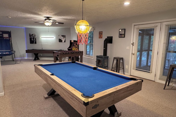 In Home Games, Gym, & Movie Room+free Pool Access! - Harrisonburg, VA