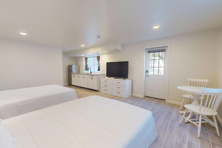 Comfortable Coastal Retreat With Two Queen Beds - Suite Room - Villas, NJ