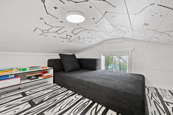 The Doodle House | Lake Front Tiny Home - Elgin, TX