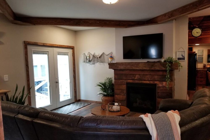 Maison Spacieuse Et Cosy, Rénovée, à Deux Pas Du Surf Ballroom. - Clear Lake, IA