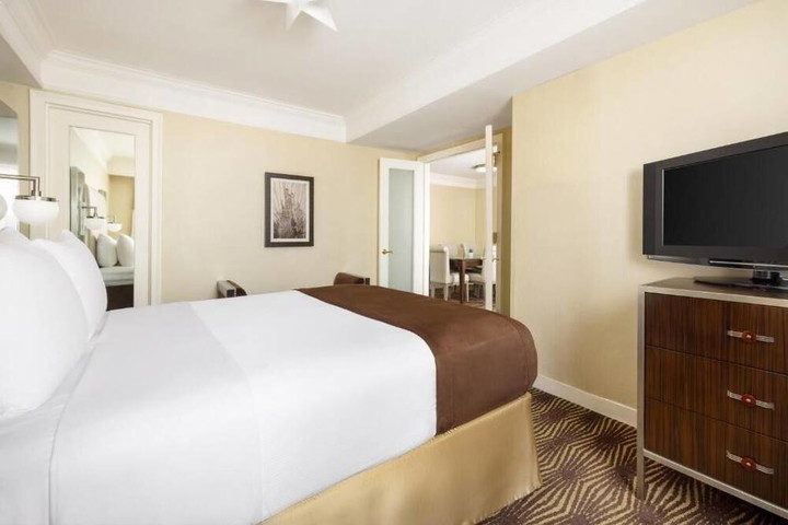 Stay In The Heart Of Nyc At The Historic New Yorker Hotel Near Times Square - Penn Station South, NY