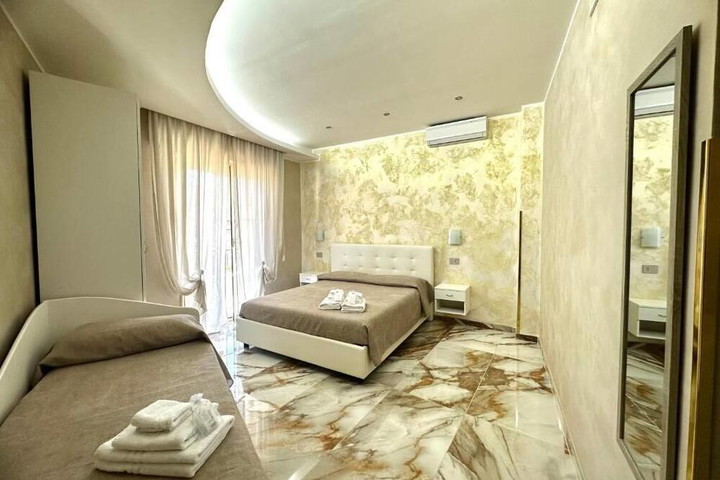 Deluxe Room Rental. - Tropea