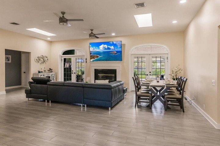 Beautiful 4-bedroom House In Charming Location - Heated Pool - Near Beach - Venice Beach, FL